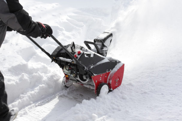 How to Operate a Snow Blower – Step-by-Step Guide