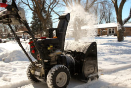 How to Operate a Snow Blower – Step-by-Step Guide