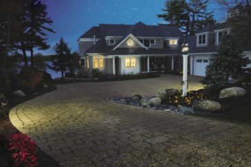 6 Types of Driveway Lighting Ideas & 10 Beautiful Examples