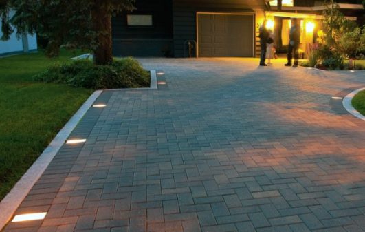 6 Types of Driveway Lighting Ideas & 10 Beautiful Examples